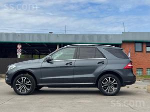 Pelēks Mercedes-Benz ML 350 2014 Rīga, ar dzinēja tilpumu 3.00 L un nobraukumu 289 tūkst. km par 13590 €, foto 6 vietnē AUTOMOTO.COM.LV