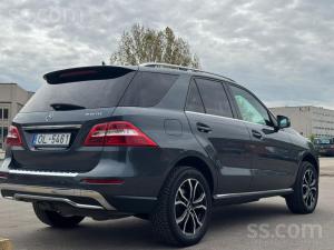 Pelēks Mercedes-Benz ML 350 2014 Rīga, ar dzinēja tilpumu 3.00 L un nobraukumu 289 tūkst. km par 13590 €, foto 8 vietnē AUTOMOTO.COM.LV