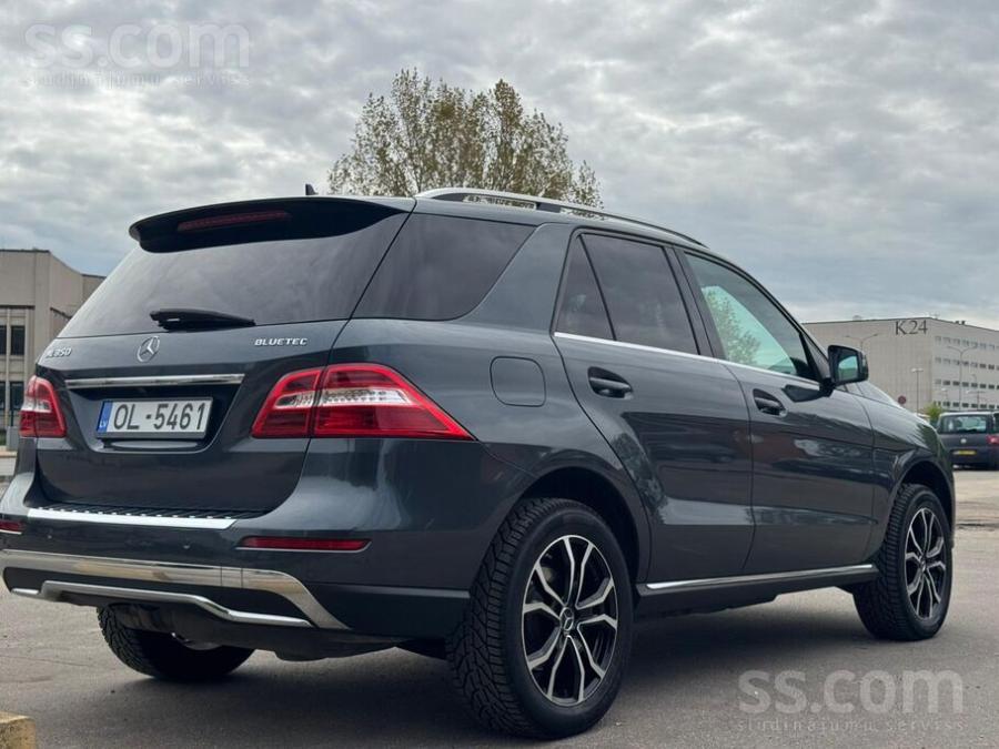 Pelēks Mercedes-Benz ML 350 2014 Rīga, ar dzinēja tilpumu 3.00 L un nobraukumu 289 tūkst. km par 13590 €, foto 8 vietnē AUTOMOTO.COM.LV