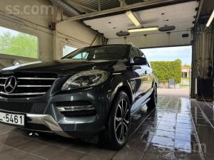 Pelēks Mercedes-Benz ML 350 2014 Rīga, ar dzinēja tilpumu 3.00 L un nobraukumu 289 tūkst. km par 13590 €, foto 12 vietnē AUTOMOTO.COM.LV