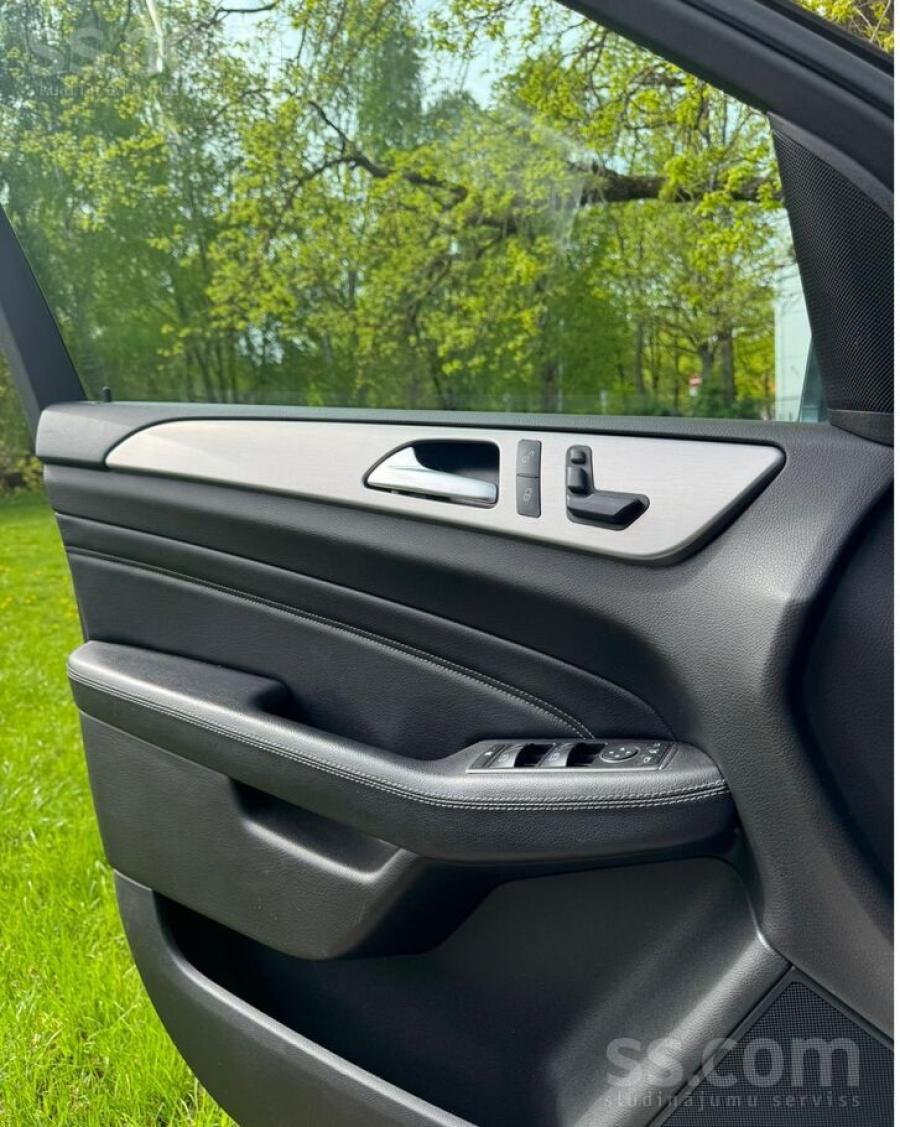 Pelēks Mercedes-Benz ML 350 2014 Rīga, ar dzinēja tilpumu 3.00 L un nobraukumu 289 tūkst. km par 13590 €, foto 20 vietnē AUTOMOTO.COM.LV