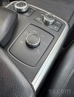 Pelēks Mercedes-Benz ML 350 2014 Rīga, ar dzinēja tilpumu 3.00 L un nobraukumu 289 tūkst. km par 13590 €, foto 22 vietnē AUTOMOTO.COM.LV