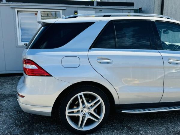 Pelēks Mercedes-Benz ML 350 2014 Rīga, ar dzinēja tilpumu 3.00 L un nobraukumu 208 tūkst. km par 17500 €, foto 8 vietnē AUTOMOTO.COM.LV