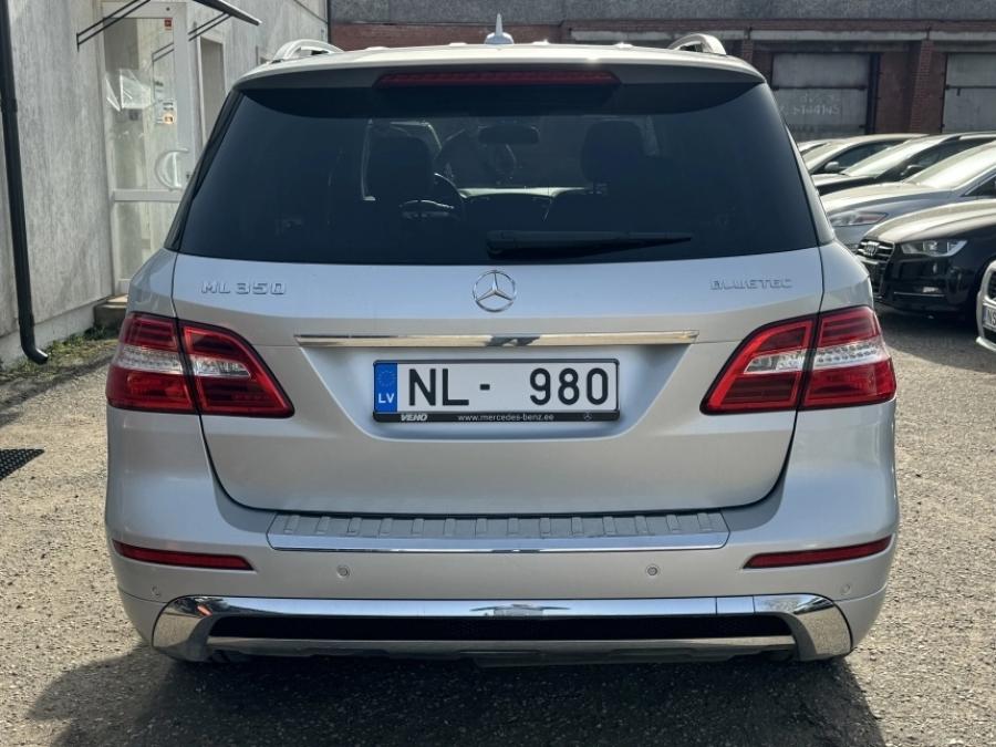 Pelēks Mercedes-Benz ML 350 2014 Rīga, ar dzinēja tilpumu 3.00 L un nobraukumu 208 tūkst. km par 17500 €, foto 15 vietnē AUTOMOTO.COM.LV