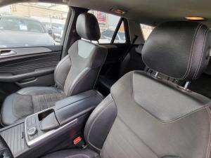 Pelēks Mercedes-Benz ML 350 2014 Rīga, ar dzinēja tilpumu 3.00 L un nobraukumu 208 tūkst. km par 17500 €, foto 21 vietnē AUTOMOTO.COM.LV
