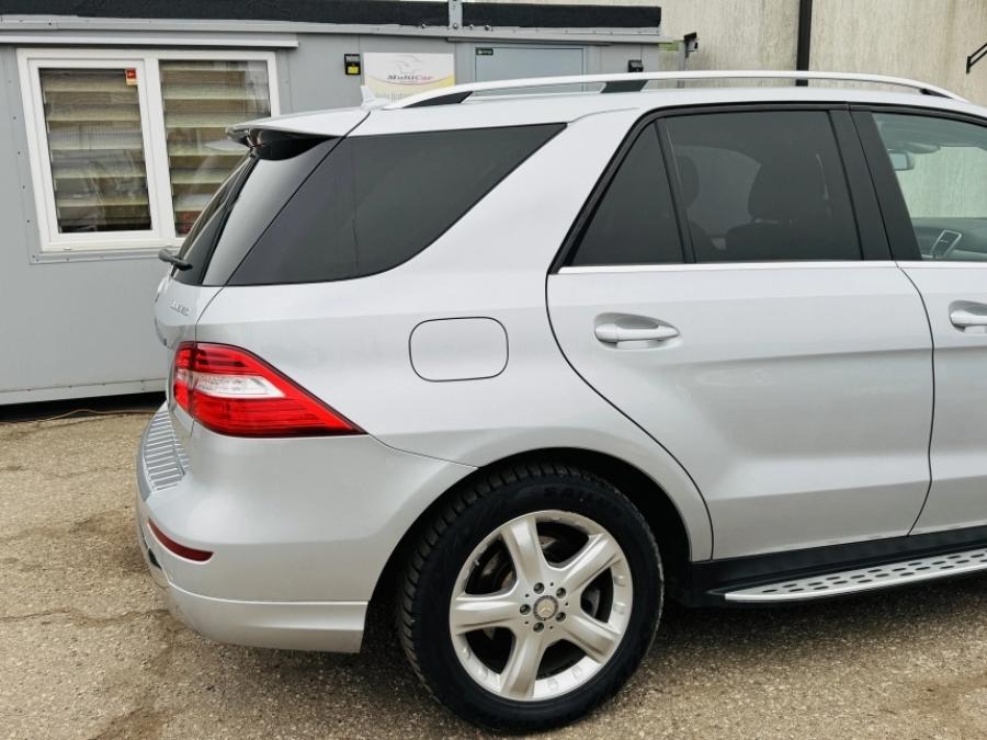 Pelēks Mercedes-Benz ML 350 2014 Rīga, ar dzinēja tilpumu 3.00 L un nobraukumu 208 tūkst. km par 17500 €, foto 27 vietnē AUTOMOTO.COM.LV