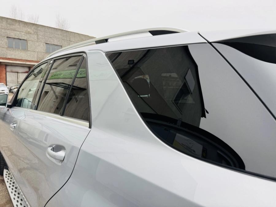 Pelēks Mercedes-Benz ML 350 2014 Rīga, ar dzinēja tilpumu 3.00 L un nobraukumu 208 tūkst. km par 17500 €, foto 35 vietnē AUTOMOTO.COM.LV