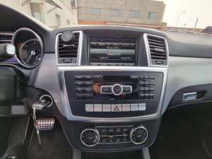 Pelēks Mercedes-Benz ML 350 2014 Rīga, ar dzinēja tilpumu 3.00 L un nobraukumu 208 tūkst. km par 17500 €, foto 36 vietnē AUTOMOTO.COM.LV