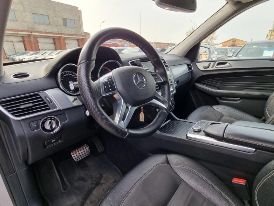Pelēks Mercedes-Benz ML 350 2014 Rīga, ar dzinēja tilpumu 3.00 L un nobraukumu 208 tūkst. km par 17500 €, foto 40 vietnē AUTOMOTO.COM.LV