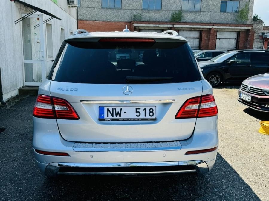 Pelēks Mercedes-Benz ML 350 2014 Rīga, ar dzinēja tilpumu 3.00 L un nobraukumu 208 tūkst. km par 17500 €, foto 45 vietnē AUTOMOTO.COM.LV