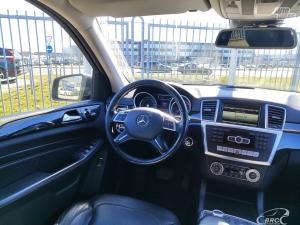 Pelēks Mercedes-Benz ML 350 2015 Avižieniai, ar dzinēja tilpumu 3.00 L un nobraukumu 507 tūkst. km par 13900 €, foto 4 vietnē AUTOMOTO.COM.LV