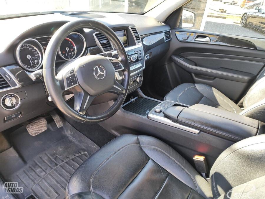 Pelēks Mercedes-Benz ML 350 2015 Avižieniai, ar dzinēja tilpumu 3.00 L un nobraukumu 507 tūkst. km par 13900 €, foto 26 vietnē AUTOMOTO.COM.LV