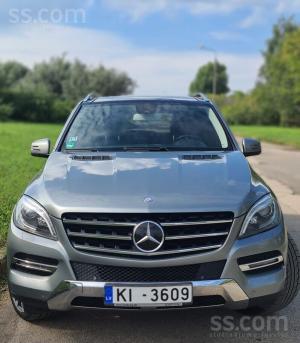 Pelēks Mercedes-Benz ML 350 2015 Rīga, ar dzinēja tilpumu 3.00 L un nobraukumu 330 tūkst. km par 15500 €, foto  vietnē AUTOMOTO.COM.LV