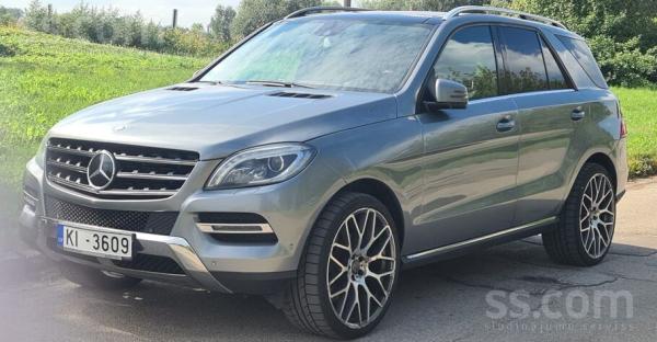 Grey Mercedes-Benz ML 350 2015 in Riga, with an engine capacity of 3.00 L and mileage of 330 thousand km for 15500 €, photo 2 on AUTOMOTO.COM.LV