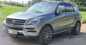 Pelēks Mercedes-Benz ML 350 2015 Rīga, ar dzinēja tilpumu 3.00 L un nobraukumu 330 tūkst. km par 15500 €, foto 3 vietnē AUTOMOTO.COM.LV