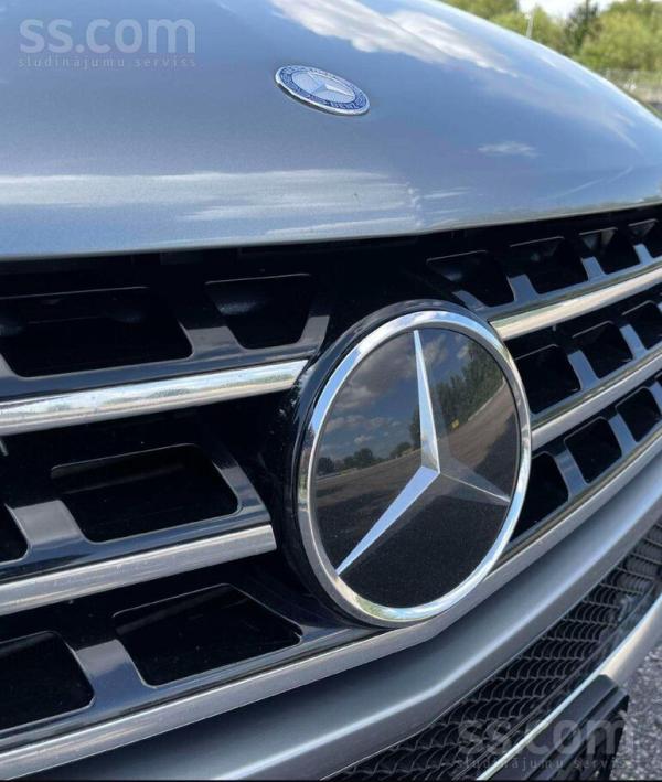 Grey Mercedes-Benz ML 350 2015 in Riga, with an engine capacity of 3.00 L and mileage of 330 thousand km for 15500 €, photo 4 on AUTOMOTO.COM.LV