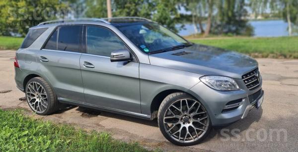 Grey Mercedes-Benz ML 350 2015 in Riga, with an engine capacity of 3.00 L and mileage of 330 thousand km for 15500 €, photo 10 on AUTOMOTO.COM.LV