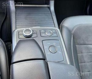 Pelēks Mercedes-Benz ML 350 2015 Rīga, ar dzinēja tilpumu 3.00 L un nobraukumu 330 tūkst. km par 15500 €, foto 19 vietnē AUTOMOTO.COM.LV