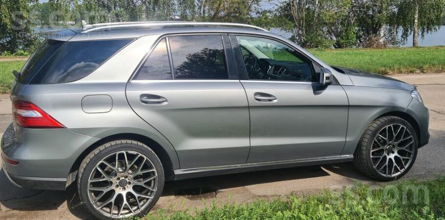 Pelēks Mercedes-Benz ML 350 2015 Rīga, ar dzinēja tilpumu 3.00 L un nobraukumu 330 tūkst. km par 15500 €, foto 24 vietnē AUTOMOTO.COM.LV