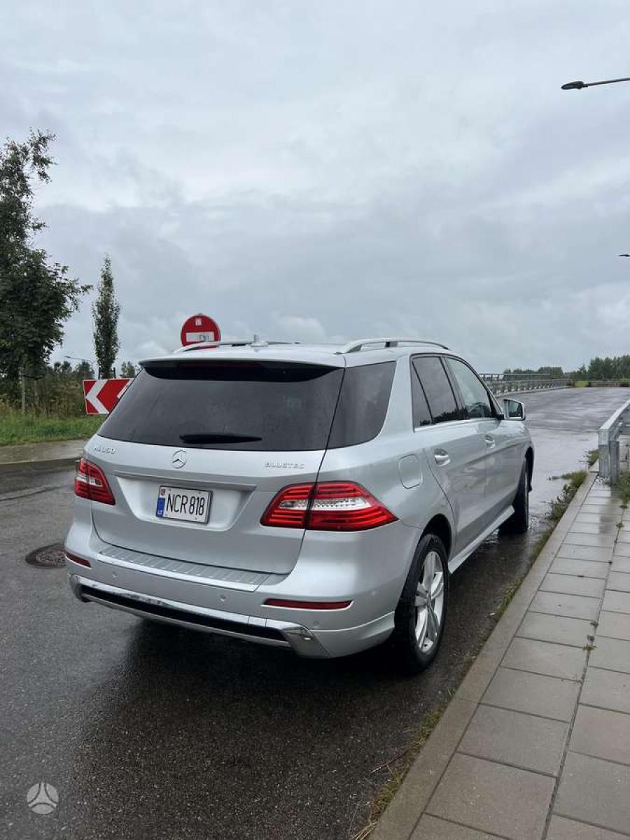 Pelēks Mercedes-Benz ML 350 2015 Viļņa, ar dzinēja tilpumu 2.99 L un nobraukumu 200 tūkst. km par 15200 €, foto 4 vietnē AUTOMOTO.COM.LV