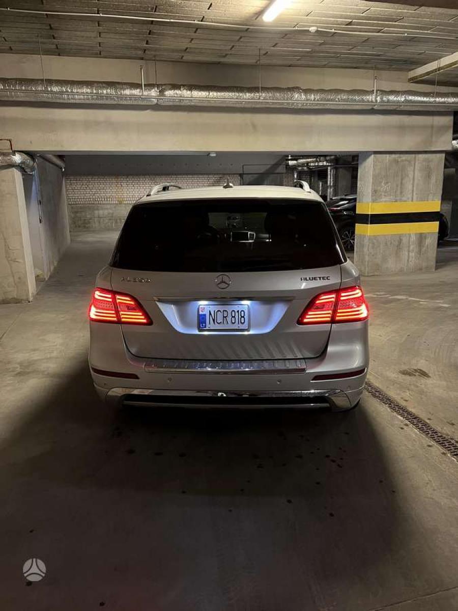 Pelēks Mercedes-Benz ML 350 2015 Viļņa, ar dzinēja tilpumu 2.99 L un nobraukumu 200 tūkst. km par 15200 €, foto 6 vietnē AUTOMOTO.COM.LV