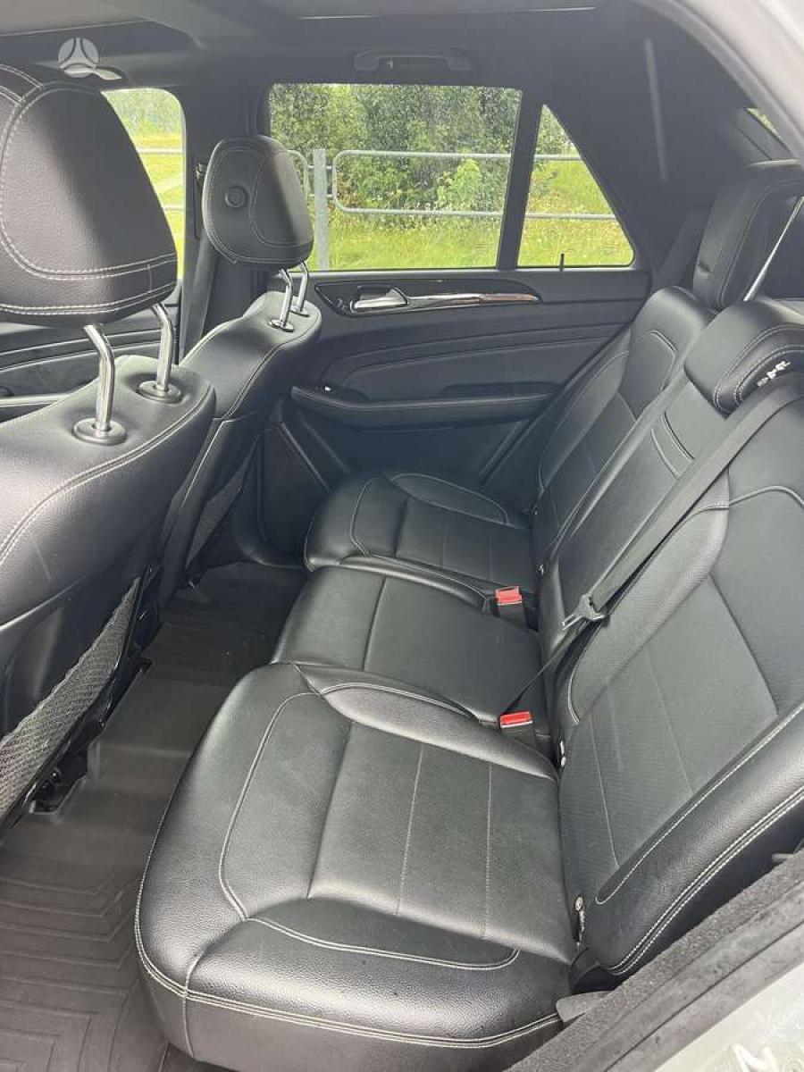 Pelēks Mercedes-Benz ML 350 2015 Viļņa, ar dzinēja tilpumu 2.99 L un nobraukumu 200 tūkst. km par 15200 €, foto 10 vietnē AUTOMOTO.COM.LV