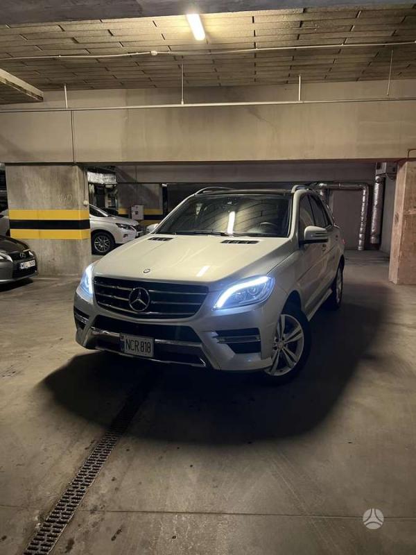 Мерседес МЛ 350 2015 в Вильнюс на AUTOMOTO.COM.LV Серый Мерседес МЛ 350 2015 в Вильнюс, объемом двигателя 2.99 л и пробегом 200 тыс. км за 15200 €, фото 5 на AUTOMOTO.COM.LV