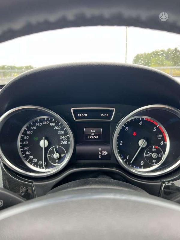 Мерседес МЛ 350 2015 в Вильнюс на AUTOMOTO.COM.LV Серый Мерседес МЛ 350 2015 в Вильнюс, объемом двигателя 2.99 л и пробегом 200 тыс. км за 15200 €, фото 8 на AUTOMOTO.COM.LV