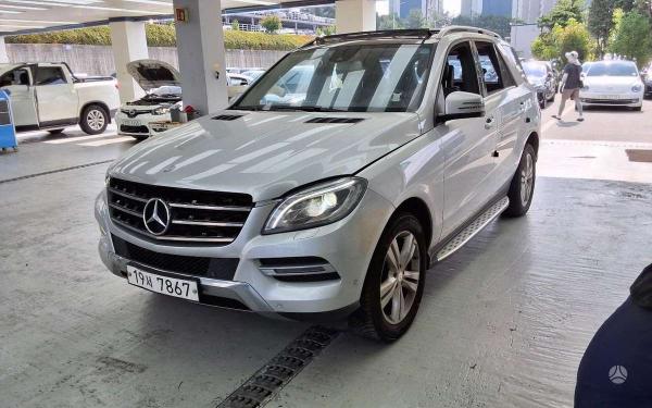 Grey Mercedes-Benz ML 350 2015 in Kaunas, with an engine capacity of 2.99 L and mileage of 229 thousand km for 12400 €, photo 3 on AUTOMOTO.COM.LV