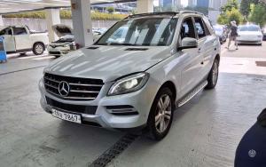 Grey Mercedes-Benz ML 350 2015 in Kaunas, with an engine capacity of 2.99 L and mileage of 229 thousand km for 12400 €, photo 3 on AUTOMOTO.COM.LV