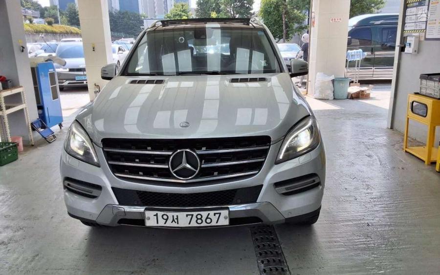 Grey Mercedes-Benz ML 350 2015 in Kaunas, with an engine capacity of 2.99 L and mileage of 229 thousand km for 12400 €, photo 4 on AUTOMOTO.COM.LV
