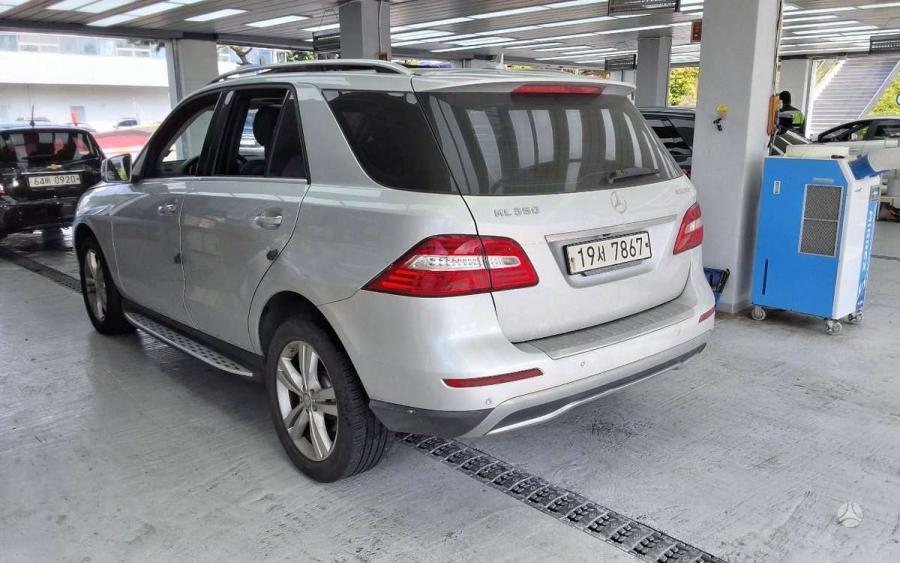 Grey Mercedes-Benz ML 350 2015 in Kaunas, with an engine capacity of 2.99 L and mileage of 229 thousand km for 12400 €, photo 5 on AUTOMOTO.COM.LV