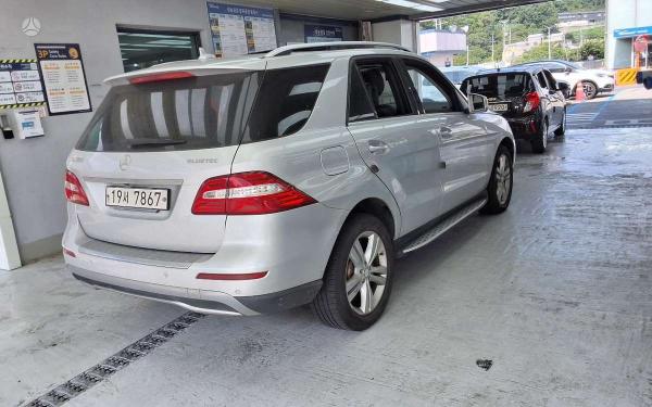 Grey Mercedes-Benz ML 350 2015 in Kaunas, with an engine capacity of 2.99 L and mileage of 229 thousand km for 12400 €, photo 7 on AUTOMOTO.COM.LV
