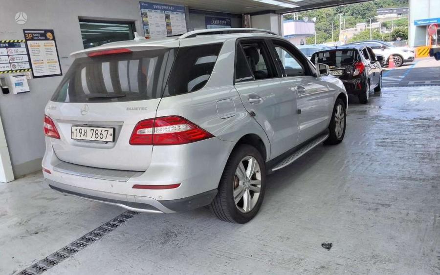 Grey Mercedes-Benz ML 350 2015 in Kaunas, with an engine capacity of 2.99 L and mileage of 229 thousand km for 12400 €, photo 7 on AUTOMOTO.COM.LV