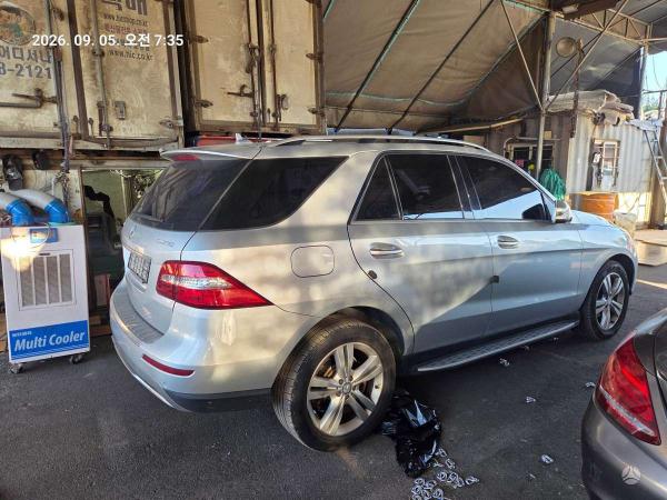 Grey Mercedes-Benz ML 350 2015 in Kaunas, with an engine capacity of 2.99 L and mileage of 229 thousand km for 12400 €, photo 9 on AUTOMOTO.COM.LV