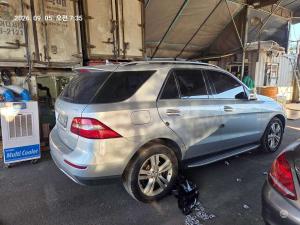 Grey Mercedes-Benz ML 350 2015 in Kaunas, with an engine capacity of 2.99 L and mileage of 229 thousand km for 12400 €, photo 9 on AUTOMOTO.COM.LV