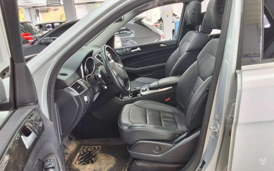 Grey Mercedes-Benz ML 350 2015 in Kaunas, with an engine capacity of 2.99 L and mileage of 229 thousand km for 12400 €, photo 12 on AUTOMOTO.COM.LV