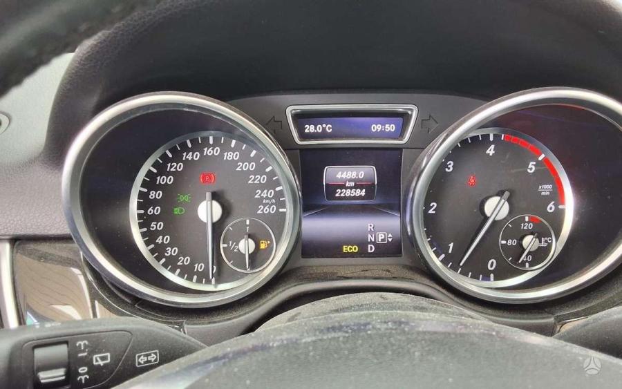 Grey Mercedes-Benz ML 350 2015 in Kaunas, with an engine capacity of 2.99 L and mileage of 229 thousand km for 12400 €, photo 15 on AUTOMOTO.COM.LV