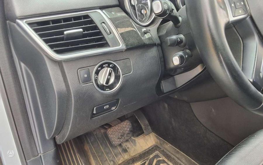 Grey Mercedes-Benz ML 350 2015 in Kaunas, with an engine capacity of 2.99 L and mileage of 229 thousand km for 12400 €, photo 17 on AUTOMOTO.COM.LV