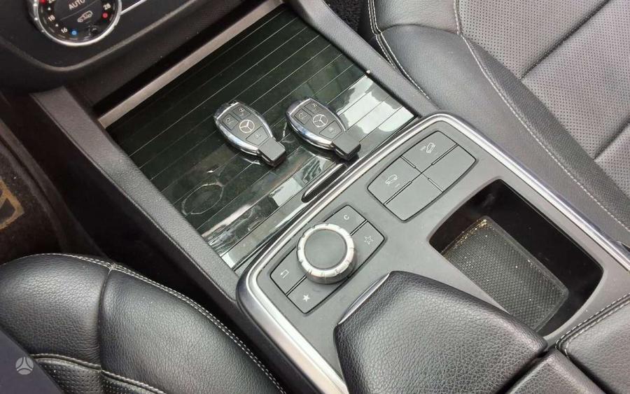 Grey Mercedes-Benz ML 350 2015 in Kaunas, with an engine capacity of 2.99 L and mileage of 229 thousand km for 12400 €, photo 20 on AUTOMOTO.COM.LV