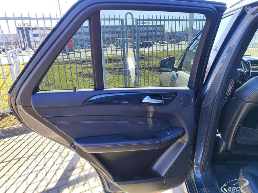 Pelēks Mercedes-Benz ML 350 2015 Klaipėda, ar dzinēja tilpumu 2.99 L un nobraukumu 507 tūkst. km par 7900 €, foto 18 vietnē AUTOMOTO.COM.LV