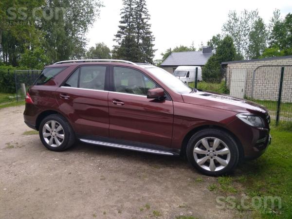 Красный Мерседес МЛ 350 2014 в Вентспилс, объемом двигателя 3.00 л и пробегом 231 тыс. км за 7400 €, фото 3 на AUTOMOTO.COM.LV