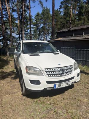 Белый Мерседес МЛ 350 2006 в Рига, объемом двигателя 3.50 л и пробегом 380 тыс. км за 2700 €, фото  на AUTOMOTO.COM.LV