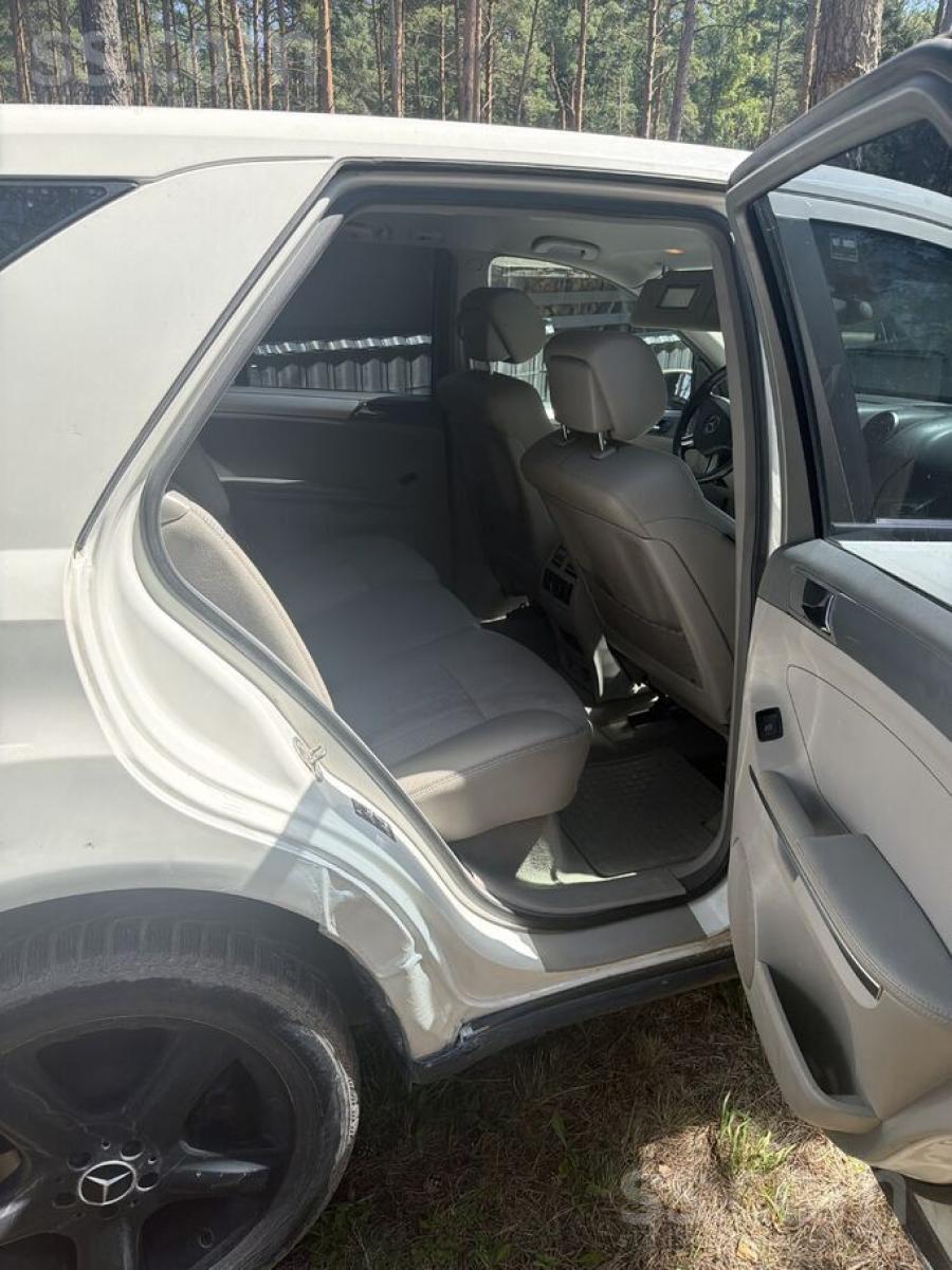 Balts Mercedes-Benz ML 350 2006 Rīga, ar dzinēja tilpumu 3.50 L un nobraukumu 380 tūkst. km par 2700 €, foto 6 vietnē AUTOMOTO.COM.LV