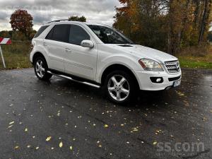 White Mercedes-Benz ML 350 2006 in Valmiera, with an engine capacity of 3.50 L and mileage of 298 thousand km for 4200 €, photo 3 on AUTOMOTO.COM.LV