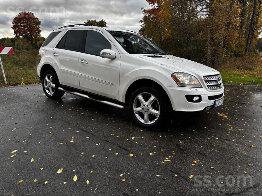 White Mercedes-Benz ML 350 2006 in Valmiera, with an engine capacity of 3.50 L and mileage of 298 thousand km for 4200 €, photo 3 on AUTOMOTO.COM.LV