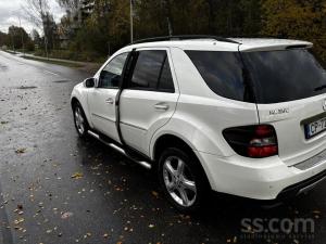 White Mercedes-Benz ML 350 2006 in Valmiera, with an engine capacity of 3.50 L and mileage of 298 thousand km for 4200 €, photo 4 on AUTOMOTO.COM.LV