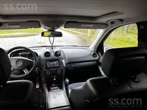 White Mercedes-Benz ML 350 2006 in Valmiera, with an engine capacity of 3.50 L and mileage of 298 thousand km for 4200 €, photo 6 on AUTOMOTO.COM.LV