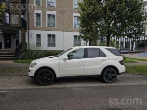 Белый Мерседес МЛ 350 2006 в Рига, объемом двигателя 3.50 л и пробегом 0 тыс. км за 4000 €, фото 3 на AUTOMOTO.COM.LV