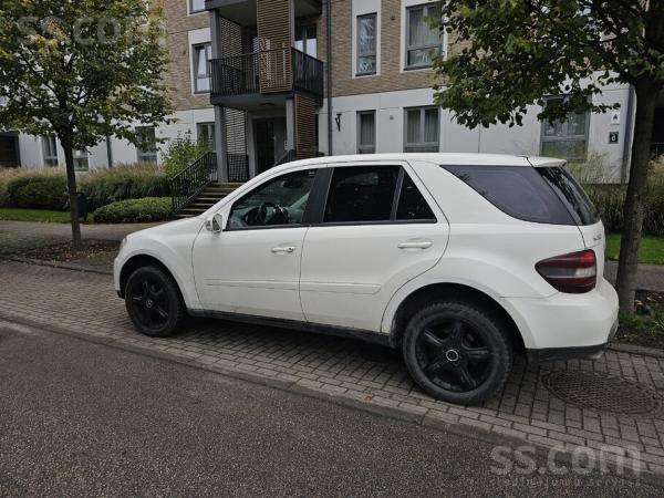 Белый Мерседес МЛ 350 2006 в Рига, объемом двигателя 3.50 л и пробегом 0 тыс. км за 4000 €, фото 4 на AUTOMOTO.COM.LV